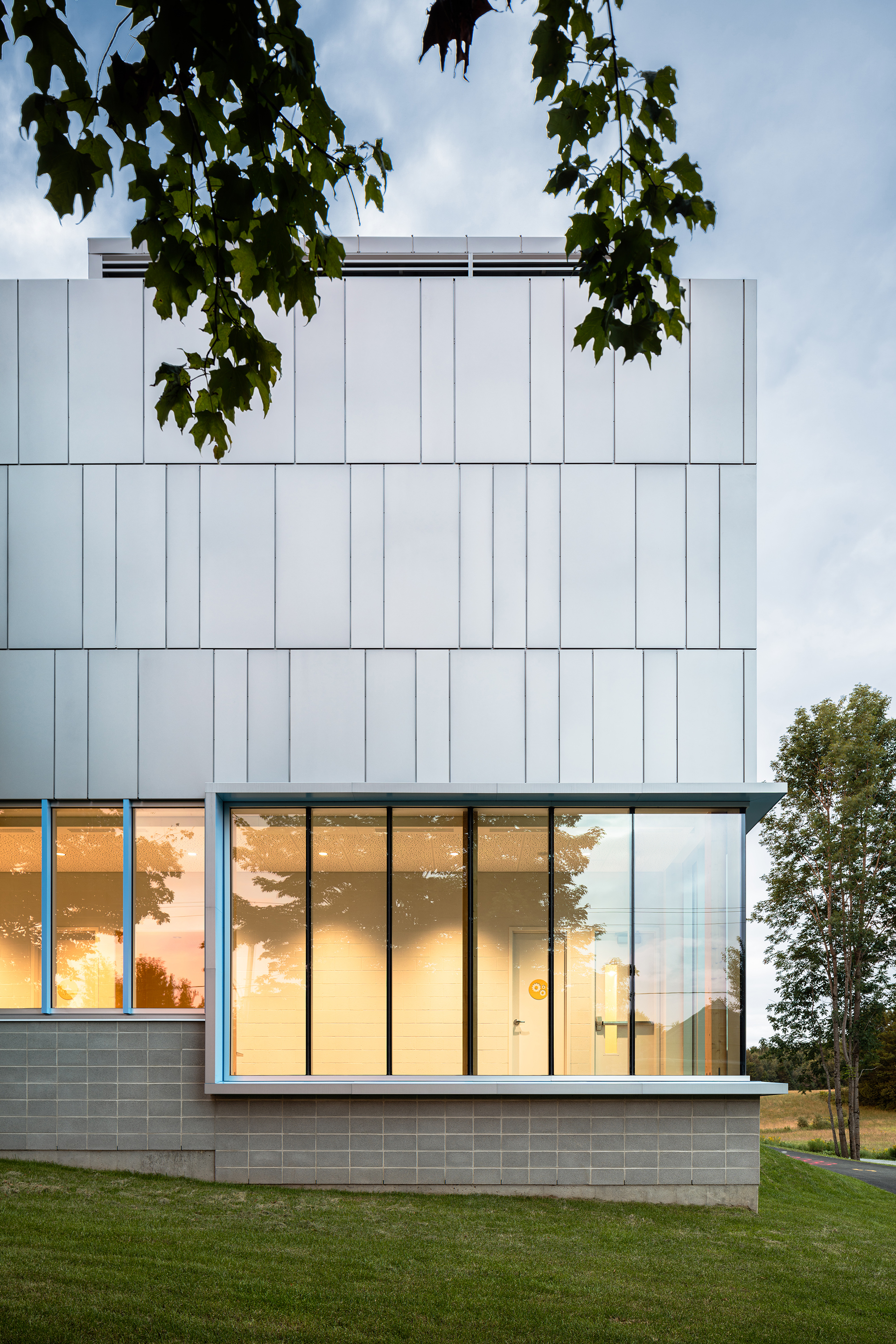 Notre‑Dame‑du‑Paradis Elementary School | Renovation and Expansion by ...