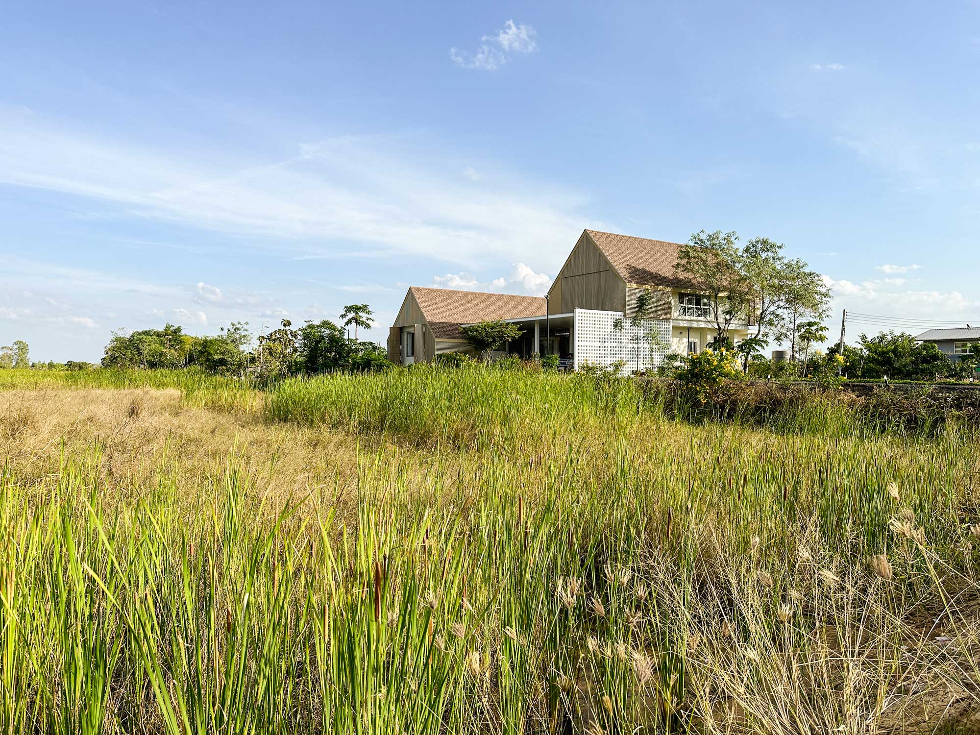 Alex House and Jumpa Farmhouse by TH Studio Architects Co., Ltd ...