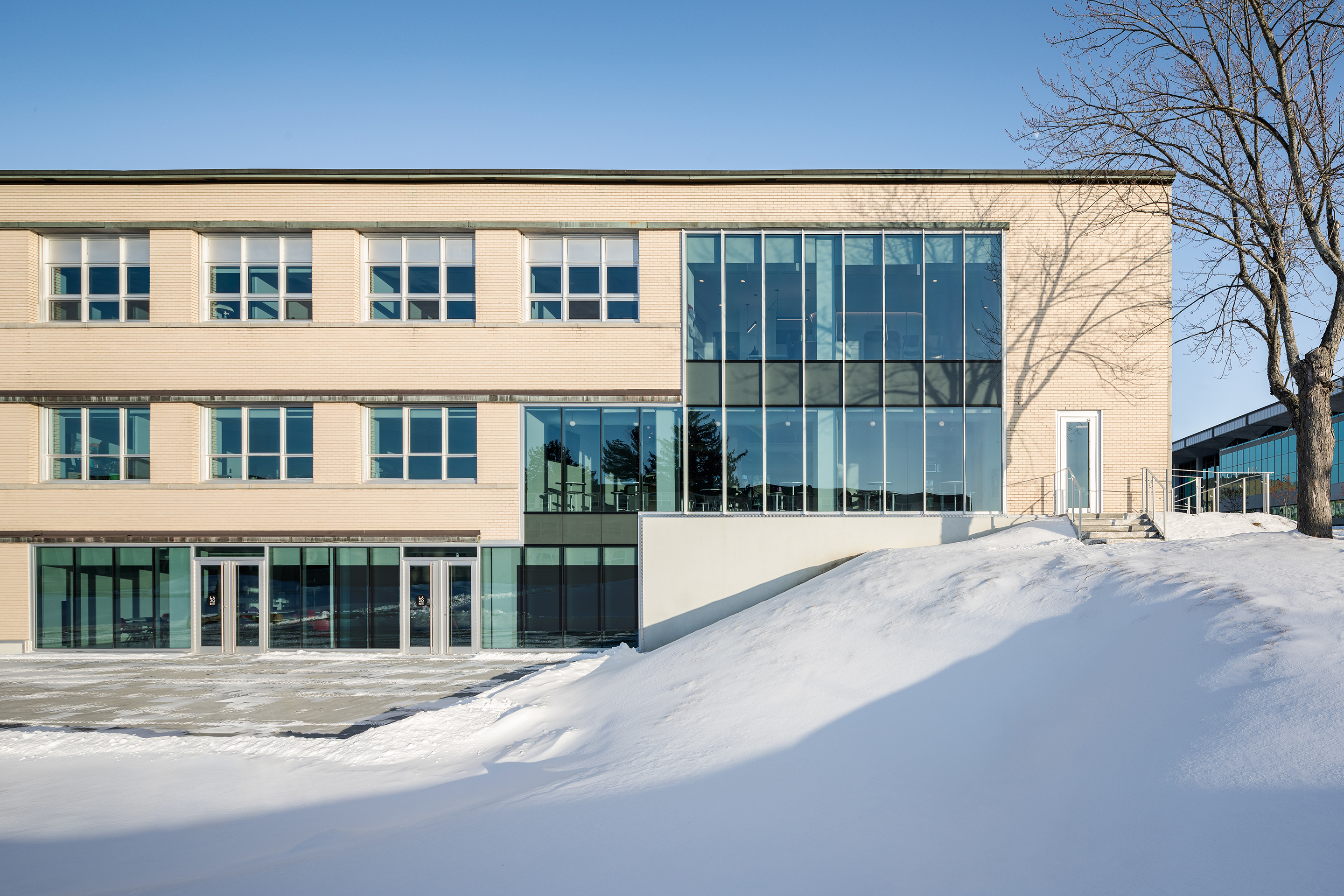 Student Life Pavilion E1 | Université de Sherbrooke by Cimaise ...