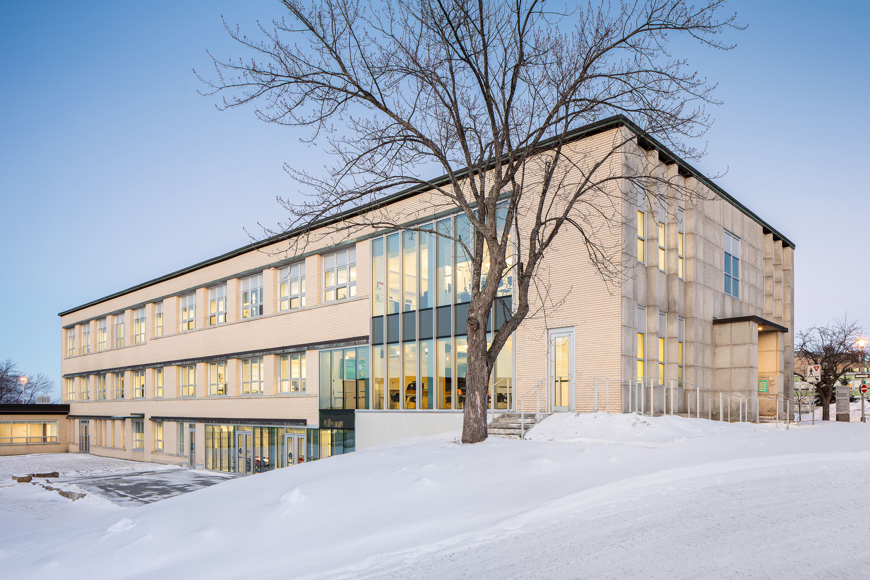 Student Life Pavilion E1 | Université de Sherbrooke by Cimaise ...