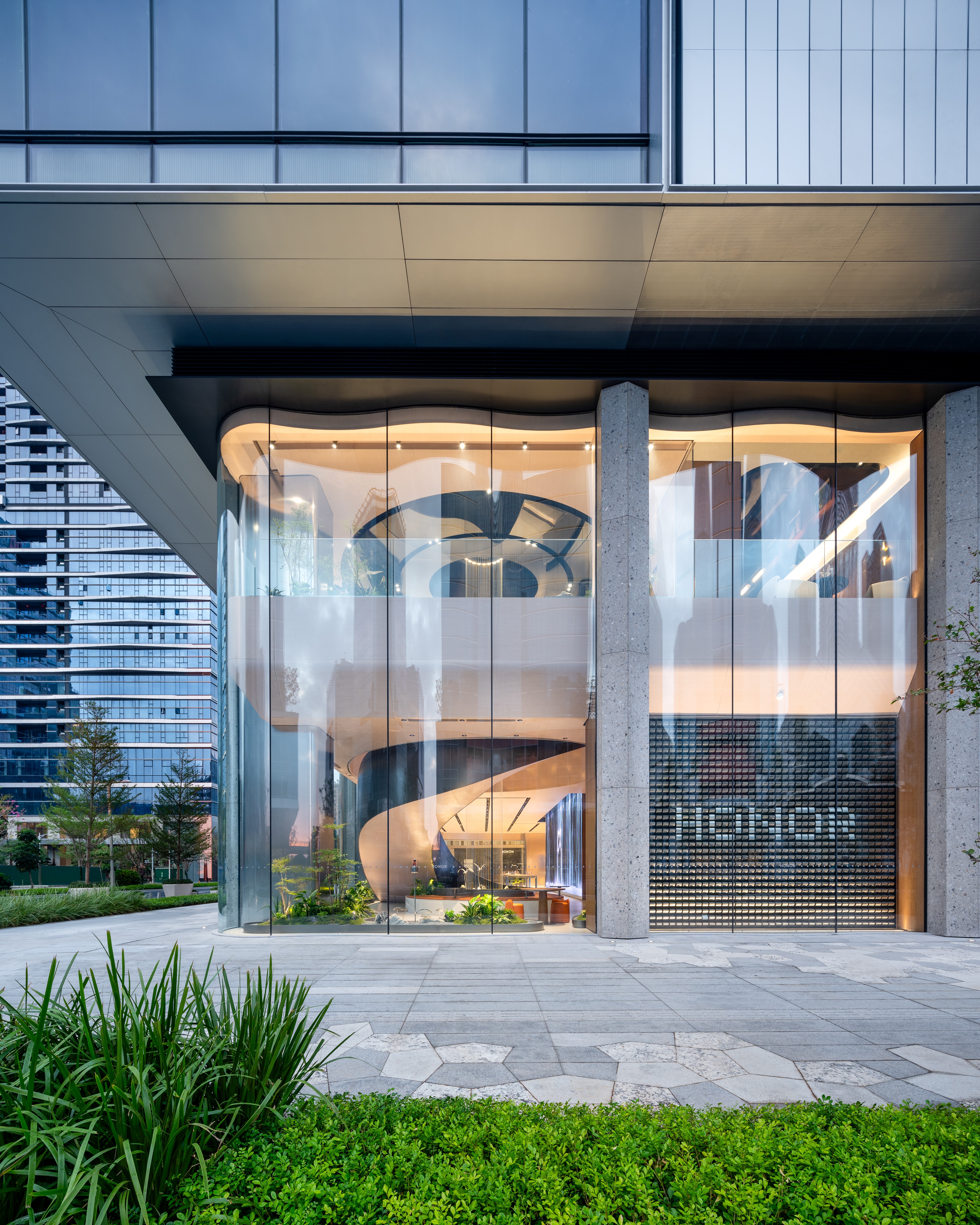 HONOR Flagship Store (MixC Shenzhen Bay) by HONOR Retail Design Studio ...