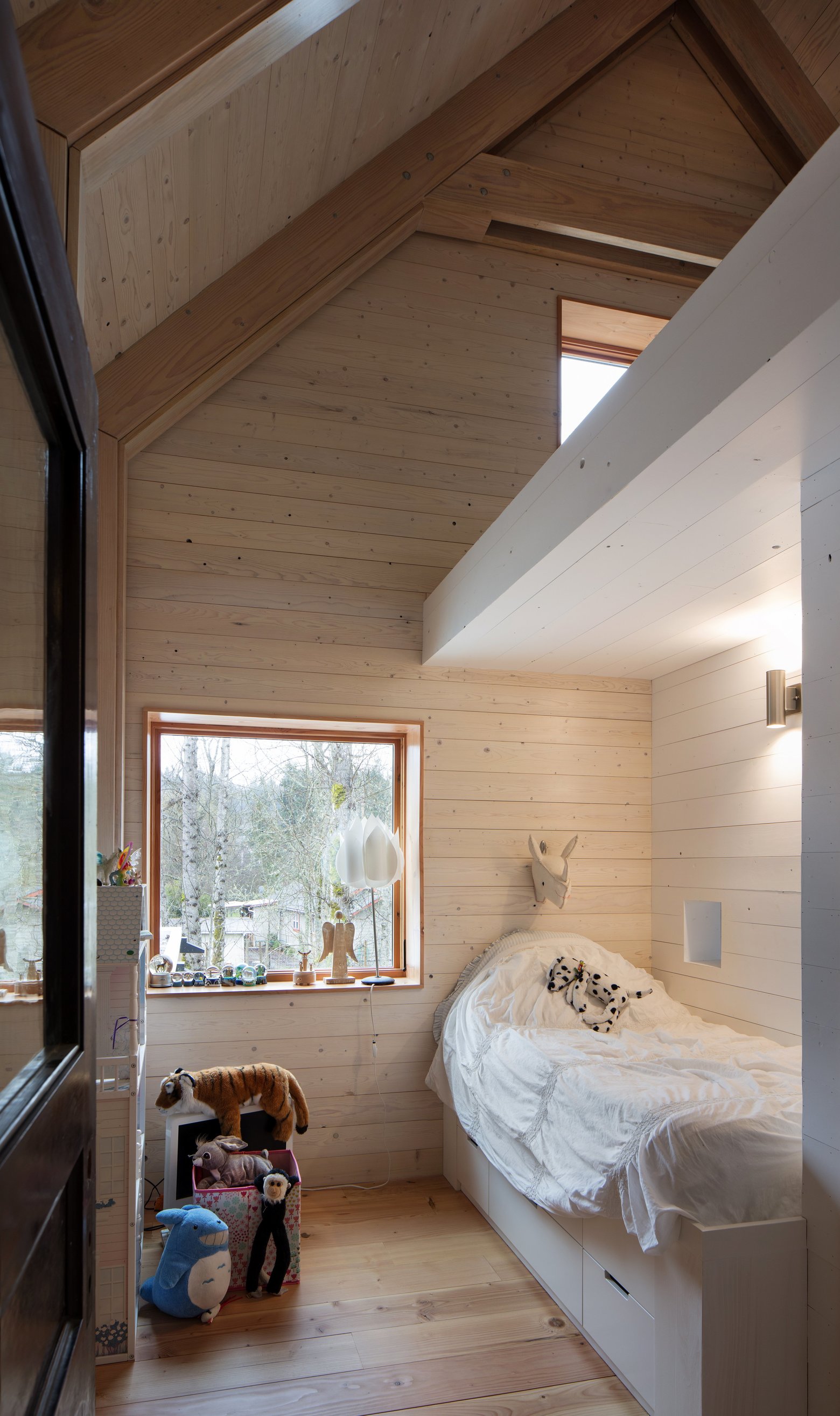 Heron Hall by McLennan Design | Bainbridge Island, WA, USA | Perkins ...