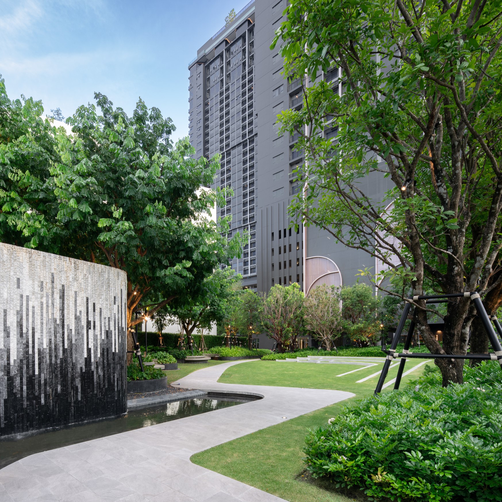 Life Rama 4 - Asoke by Redland-scape.Ltd - Architizer