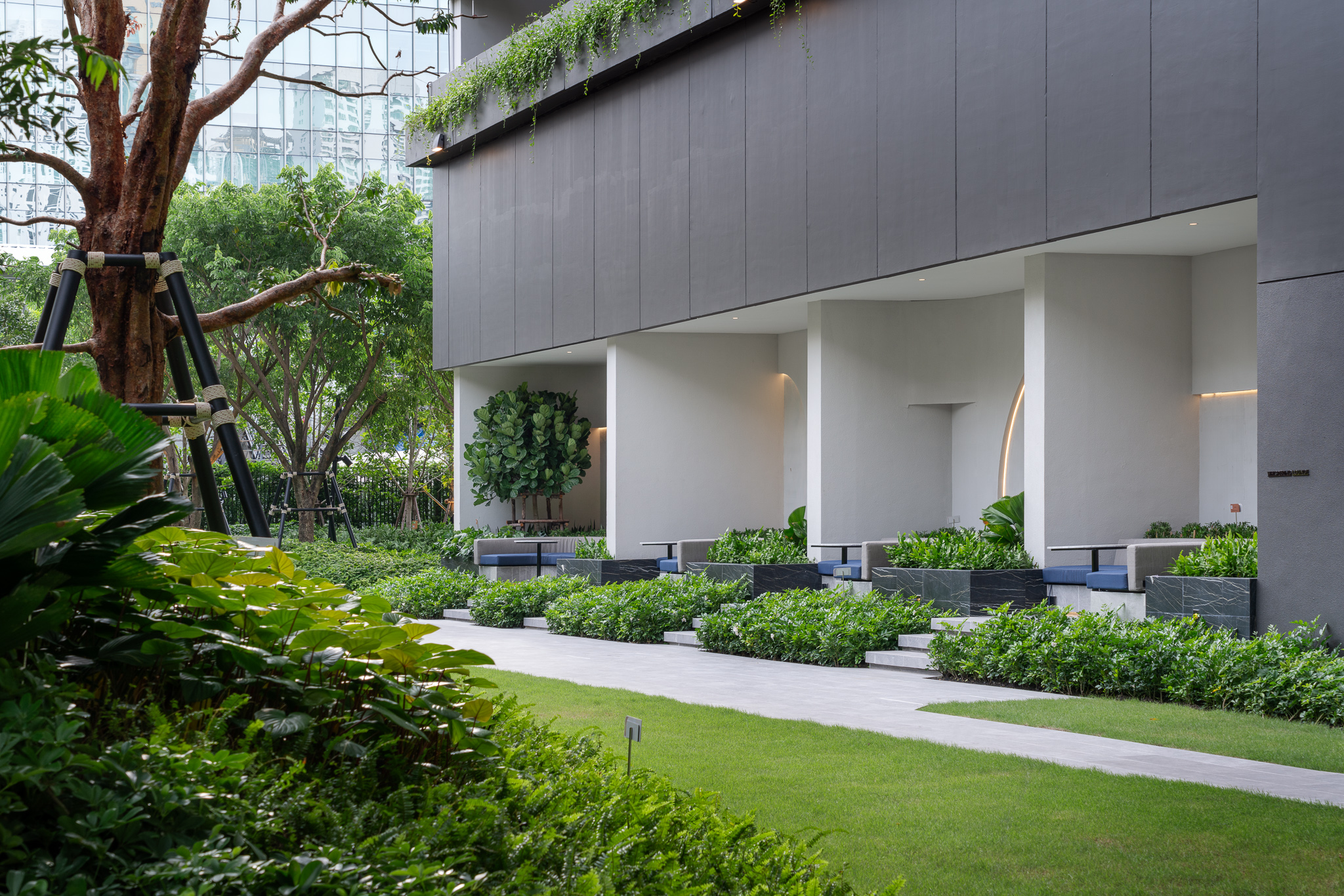 Life Rama 4 - Asoke by Redland-scape.Ltd - Architizer
