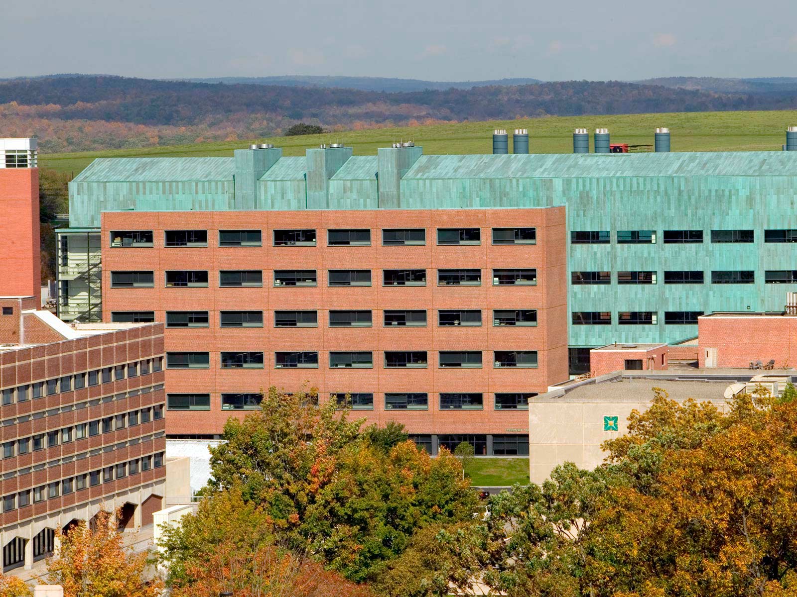 University of Connecticut Pharmacy/Biology Building by Davis Brody Bond ...