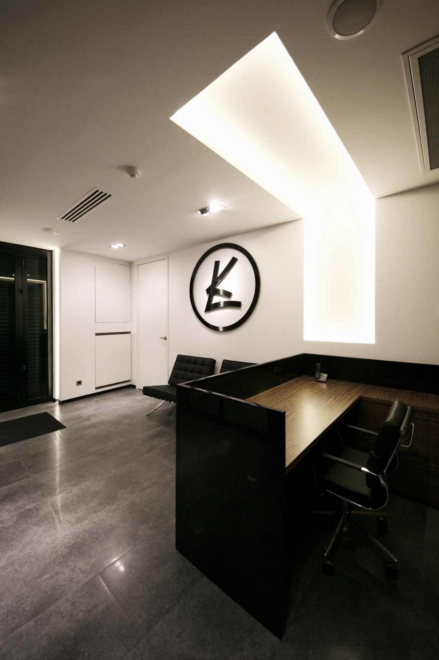 Idea 374032: kuper factory showroom by design partners international in ...