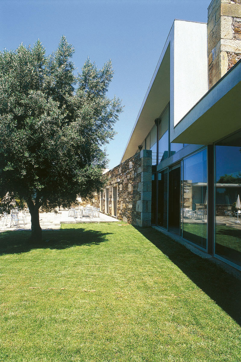 ClubHouse de Ponte de Lima by Topos Atelier de Arquitectura, Lda ...