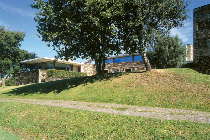 ClubHouse de Ponte de Lima by Topos Atelier de Arquitectura, Lda ...