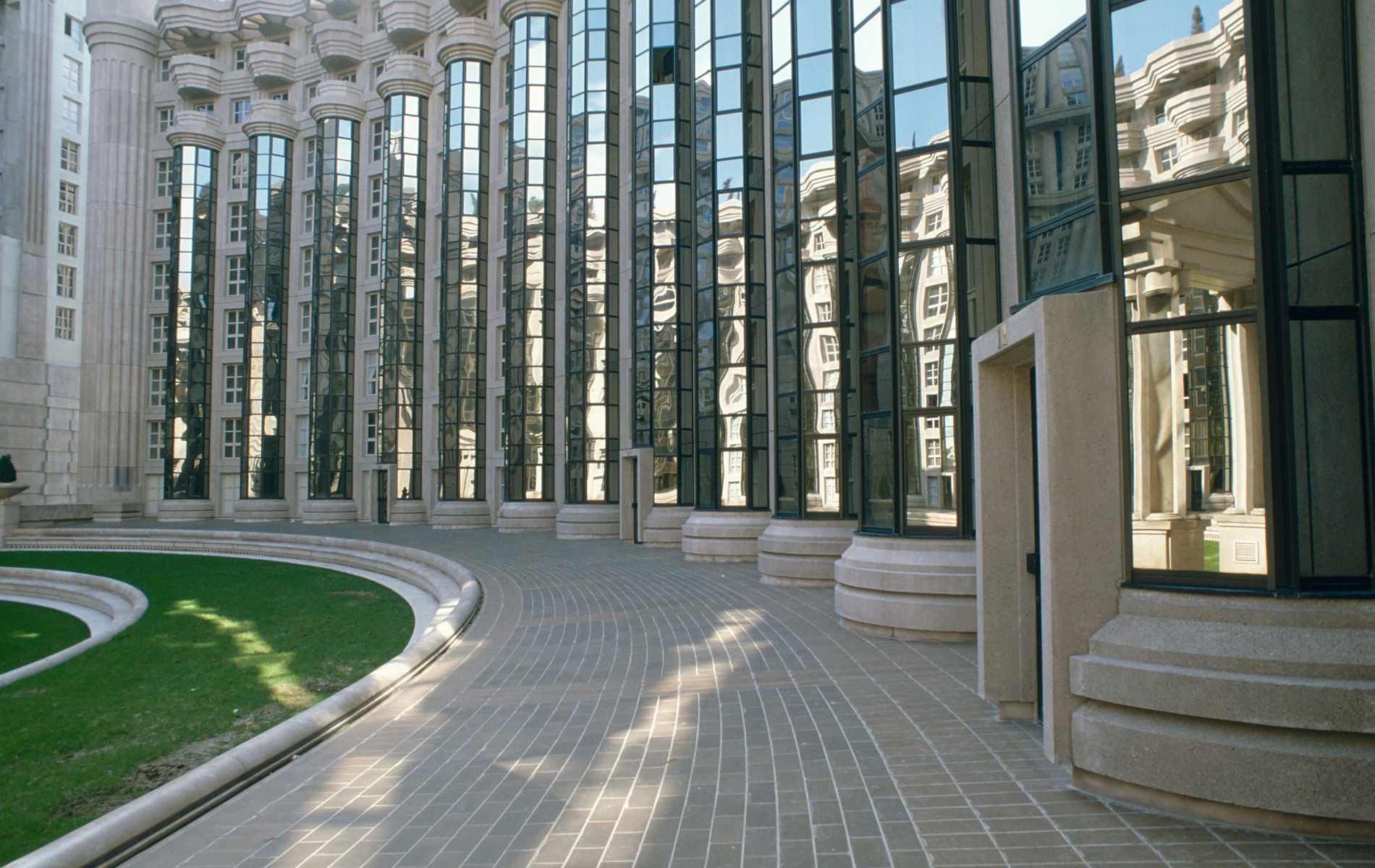 Les Espaces d'Abraxas by Ricardo Bofill Taller de Arquitectura - Architizer