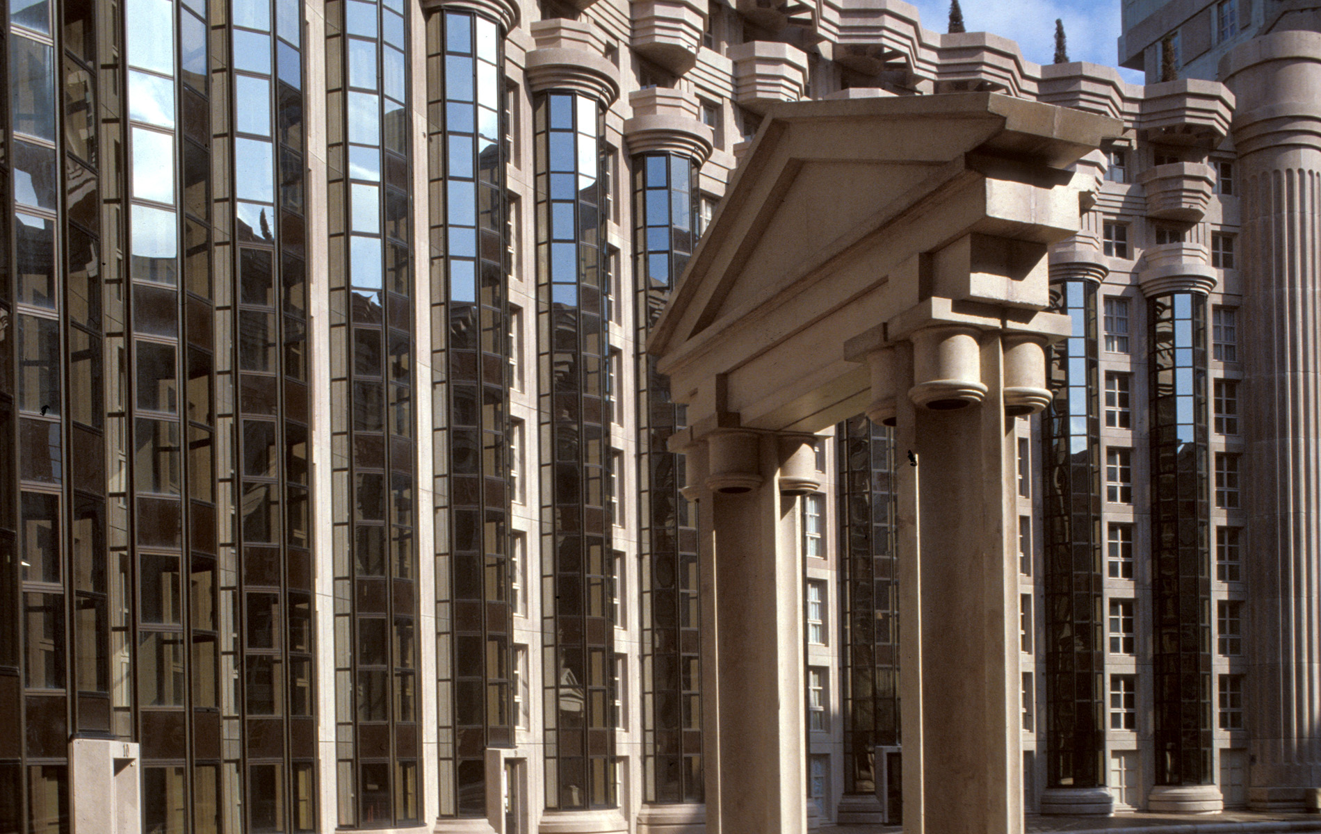 Les Espaces d'Abraxas by Ricardo Bofill Taller de Arquitectura - Architizer