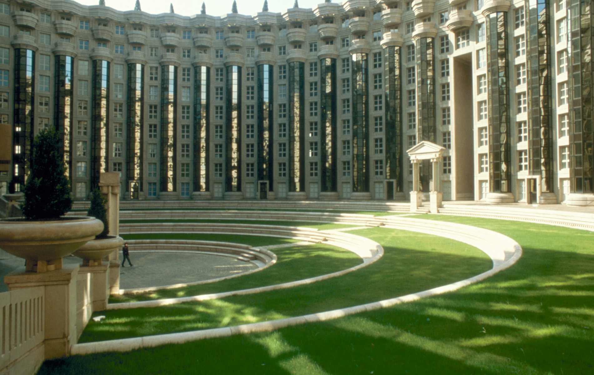 Les Espaces d'Abraxas by Bofill Taller de Arquitectura - Architizer