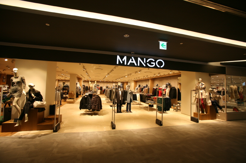 Mango (Fashion Retail), Lotte Changwon Department Store - Architizer