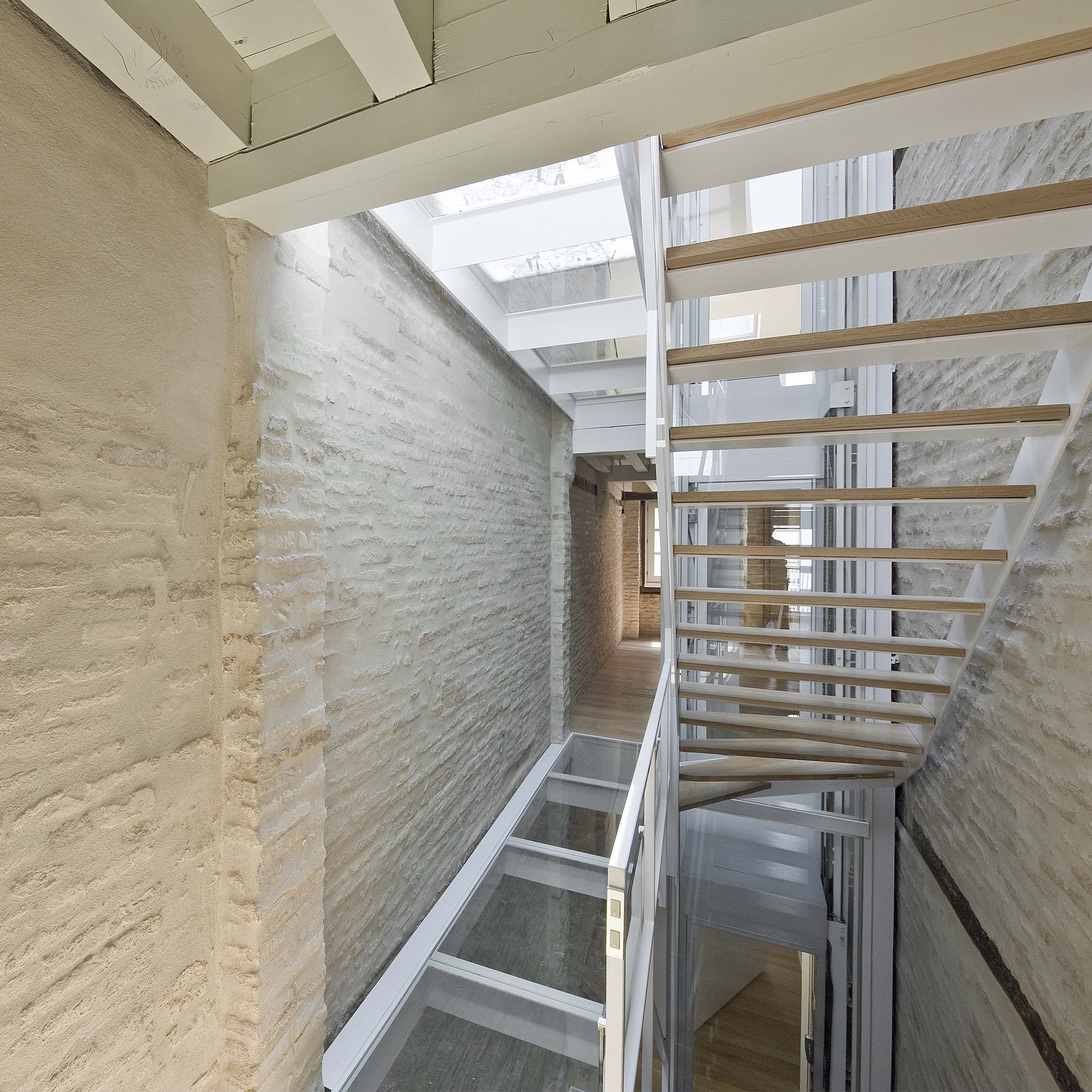 Narrow Building by Alfonso Alzugaray Arquitecto - Architizer