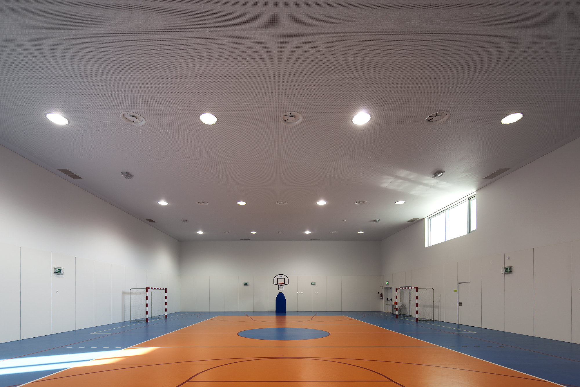 School Center Paredes Alenquer by Andre Espinho Arquitectura - Architizer