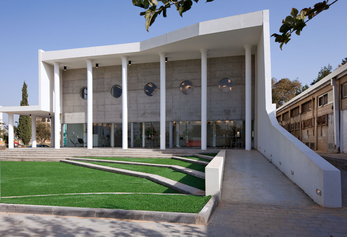 YRF English Studies Building for Children by Ron Fleischer - Architizer