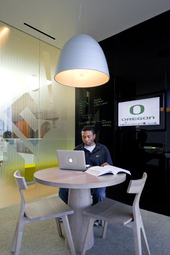 John E. Jaqua Academic Center for Student Athletes by university of ...