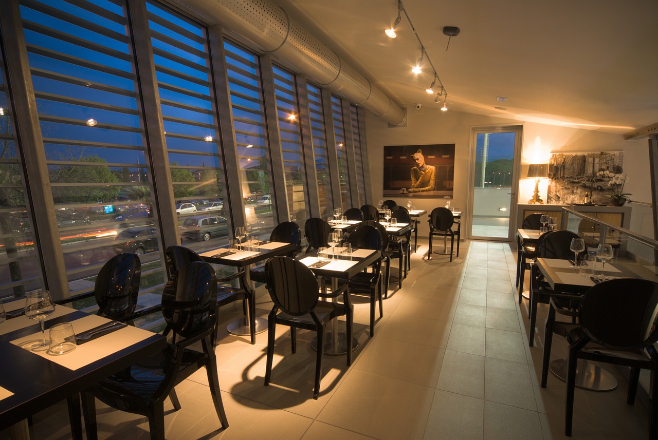 strike restaurant bar - Architizer