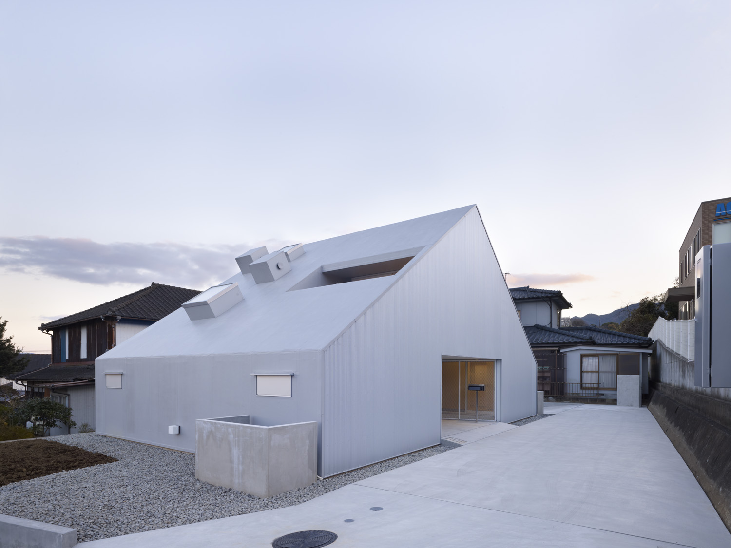 Cloudy House by Takao Shiotsuka Atelier - Architizer