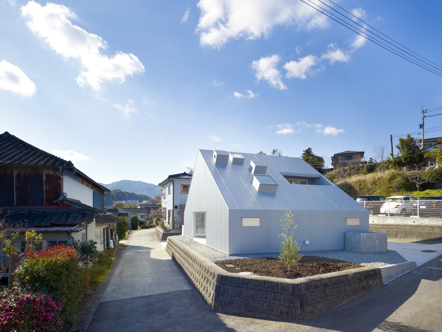 Cloudy House by Takao Shiotsuka Atelier - Architizer