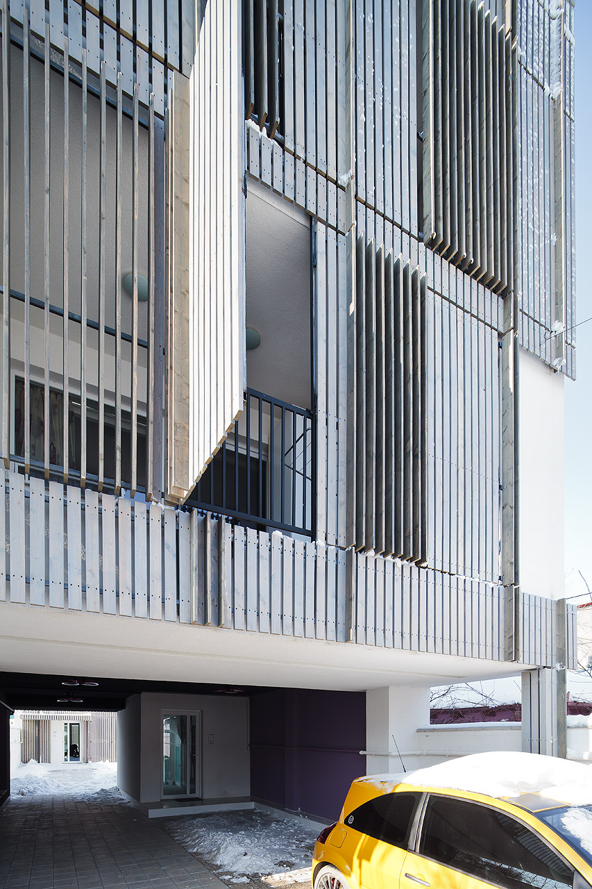 Residential Building with 7 Apartments by Synthesis Architecture LTD ...