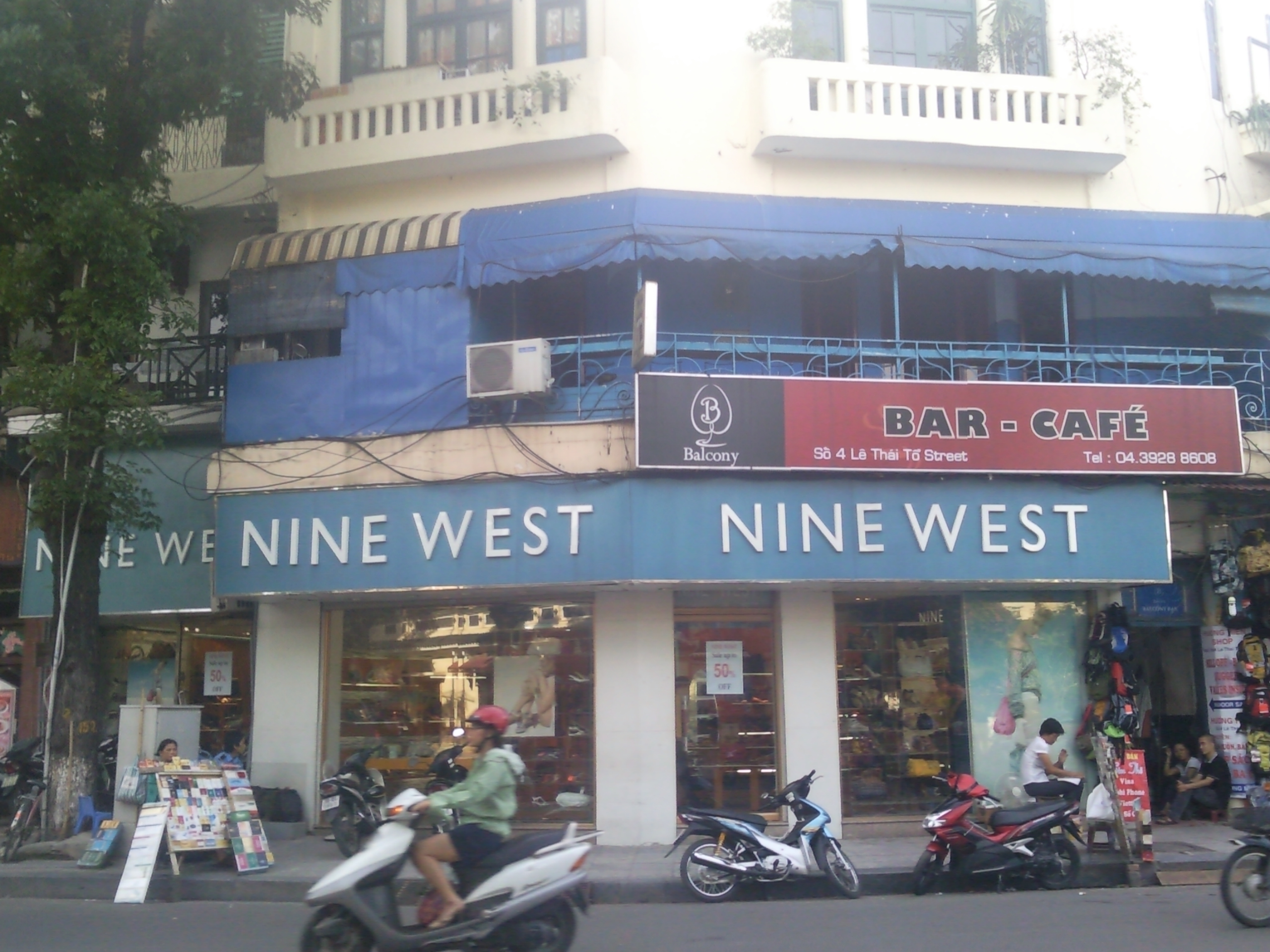 NINE WEST STORE - Architizer