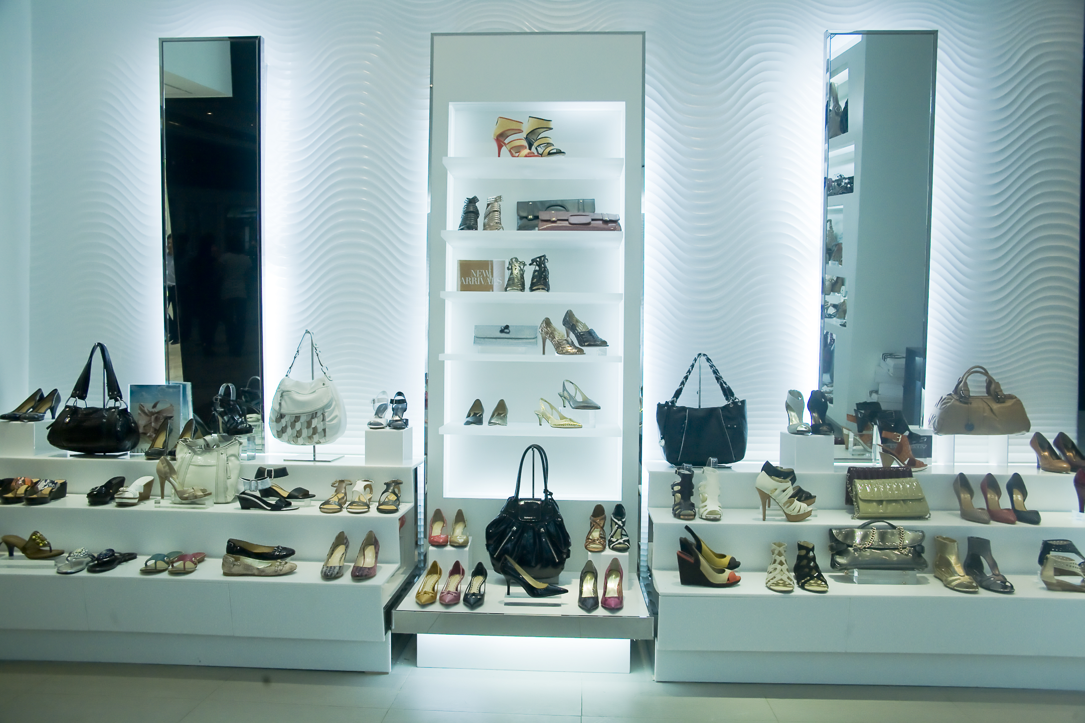 NINE WEST STORE - Architizer
