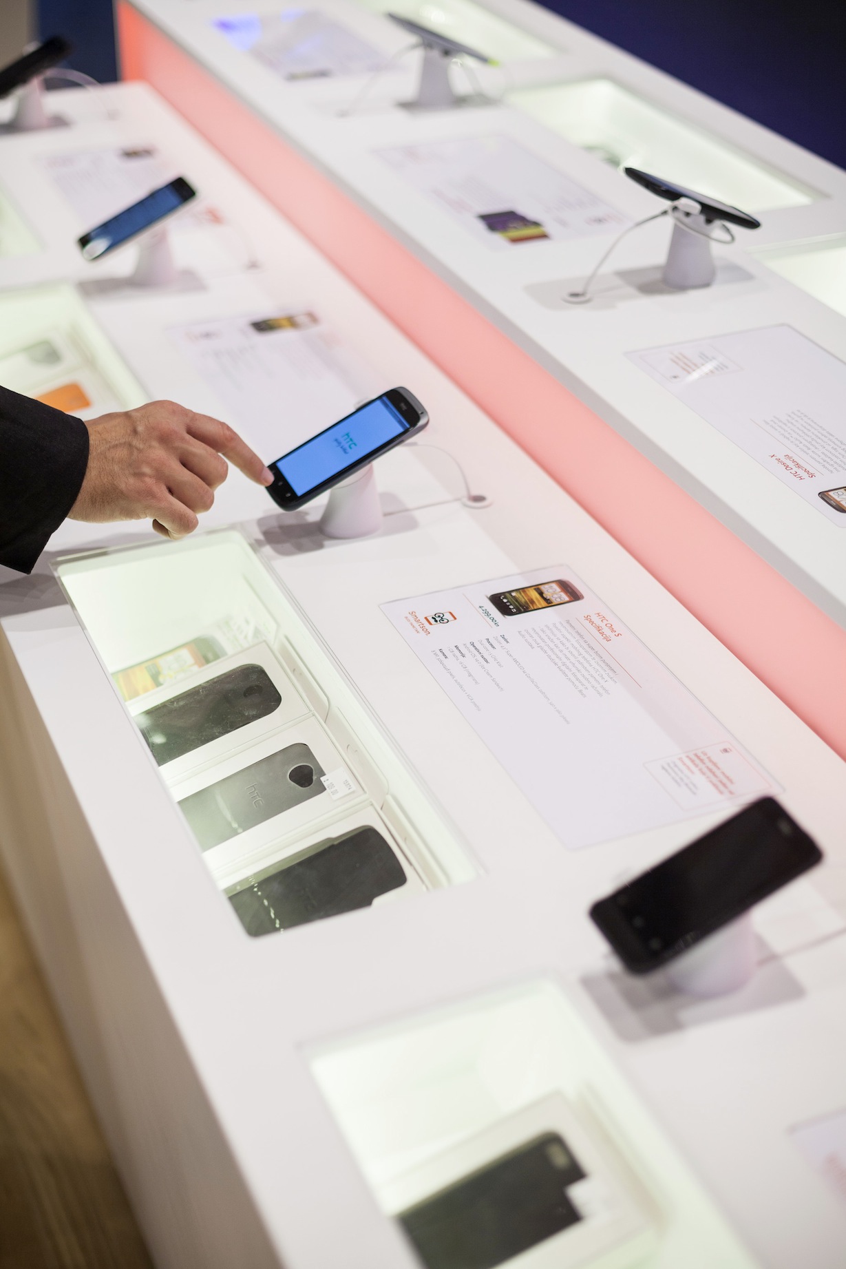 Smartson – Smartphone store concept - Architizer