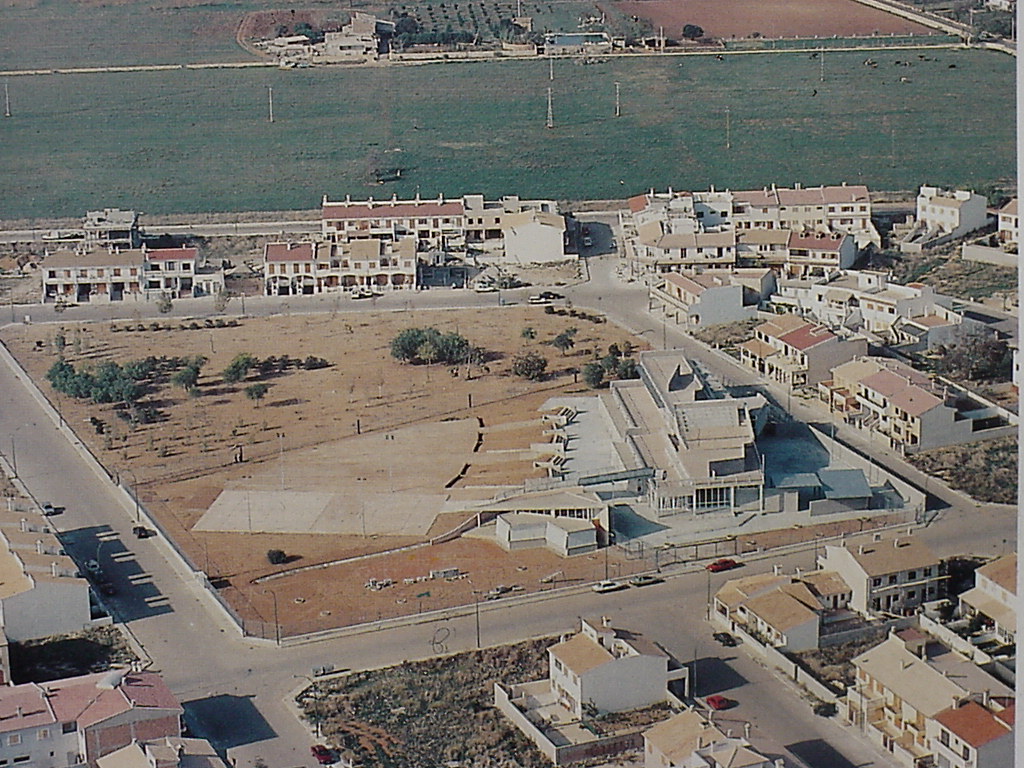 School of SON FERRIOL (Piza and Forteza) - Architizer