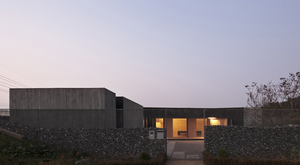 Tilt Roof House by BCHO Architects Associates - Architizer