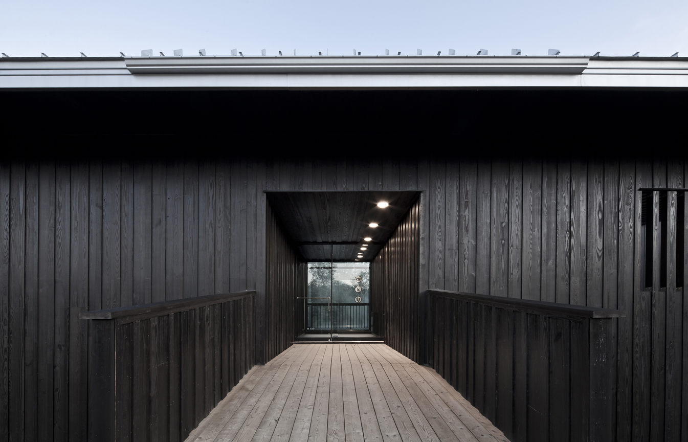 7 Black Timber Residences Embrace Their Dark Side - Architizer Journal