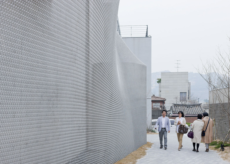 Single Skins: 7 Monolithic Museums Wrapped in Continuous Cladding ...