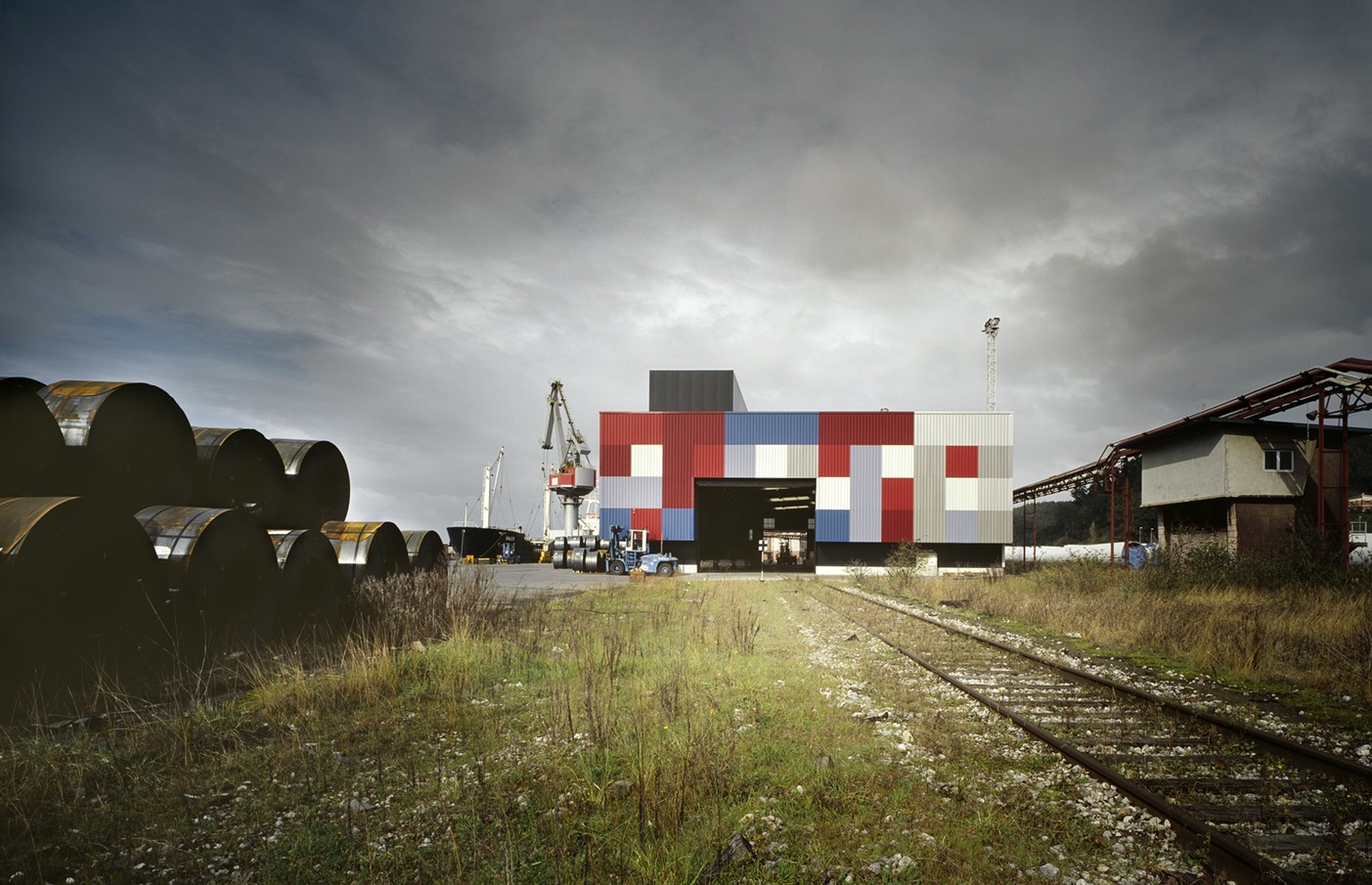 Docks in Avilés Port by [baragaño] - Architizer