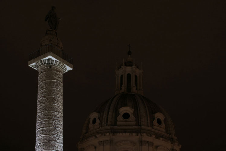 Colonna Traiana - temporary lighting event by Cafelab architects ...