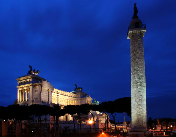 Colonna Traiana - temporary lighting event by Cafelab architects ...