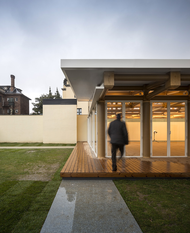 Villa at Sengokubara by Shigeru Ban Architects - Architizer