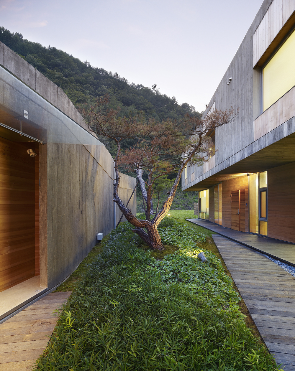 Hanil Cement Information Center and Guesthouse by BCHO Architects ...