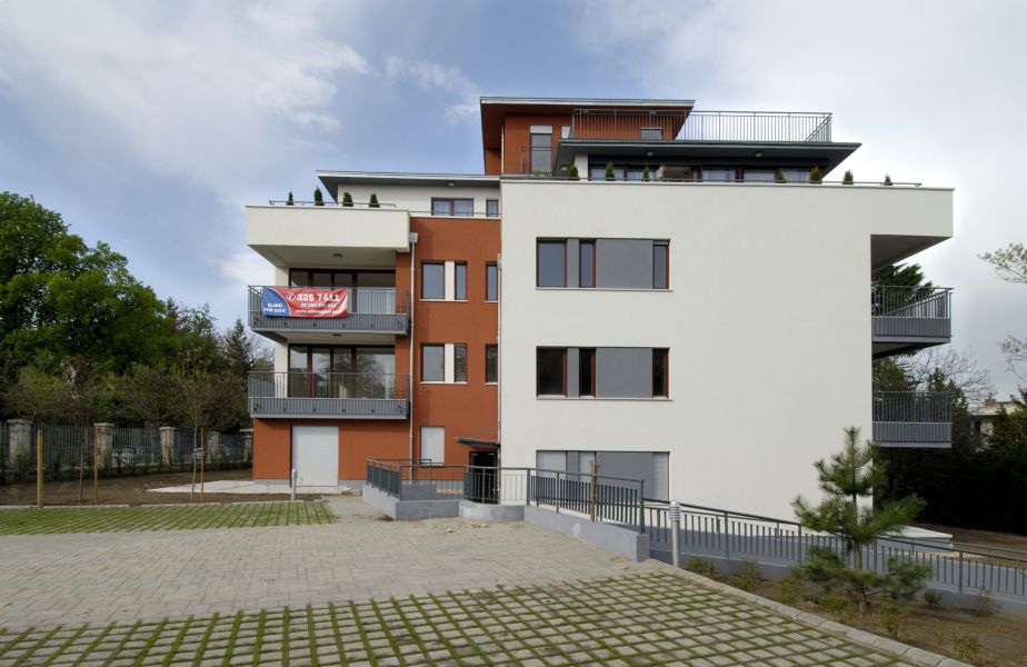 Extension of a residential building, Budapest by Ferdinand and ...