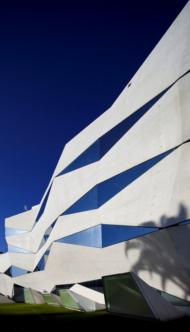 Vodafone Headquarters Building by Barbosa & Guimarães Architects ...