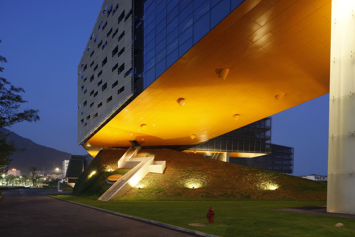 Horizontal Skyscraper / Vanke Center by Steven Holl Architects - Architizer