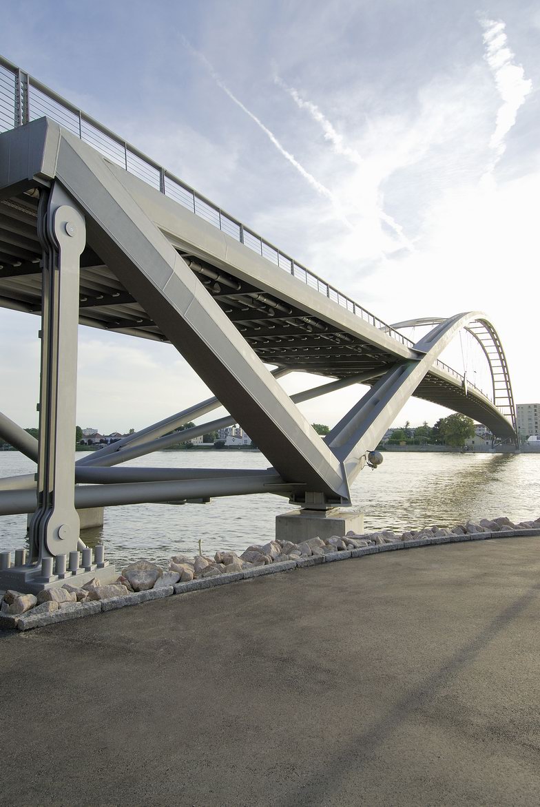 Foot and Cyclebridge over the Rhein by Dietmar Feichtinger Architectes ...