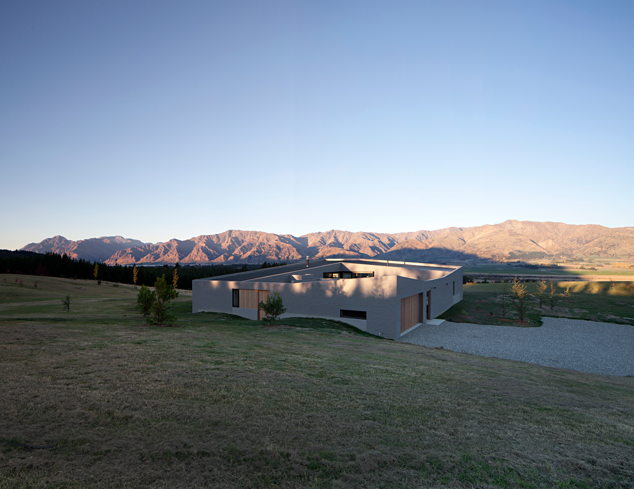 Lake Hawea Courtyard House by Glamuzina Paterson Architects - Architizer