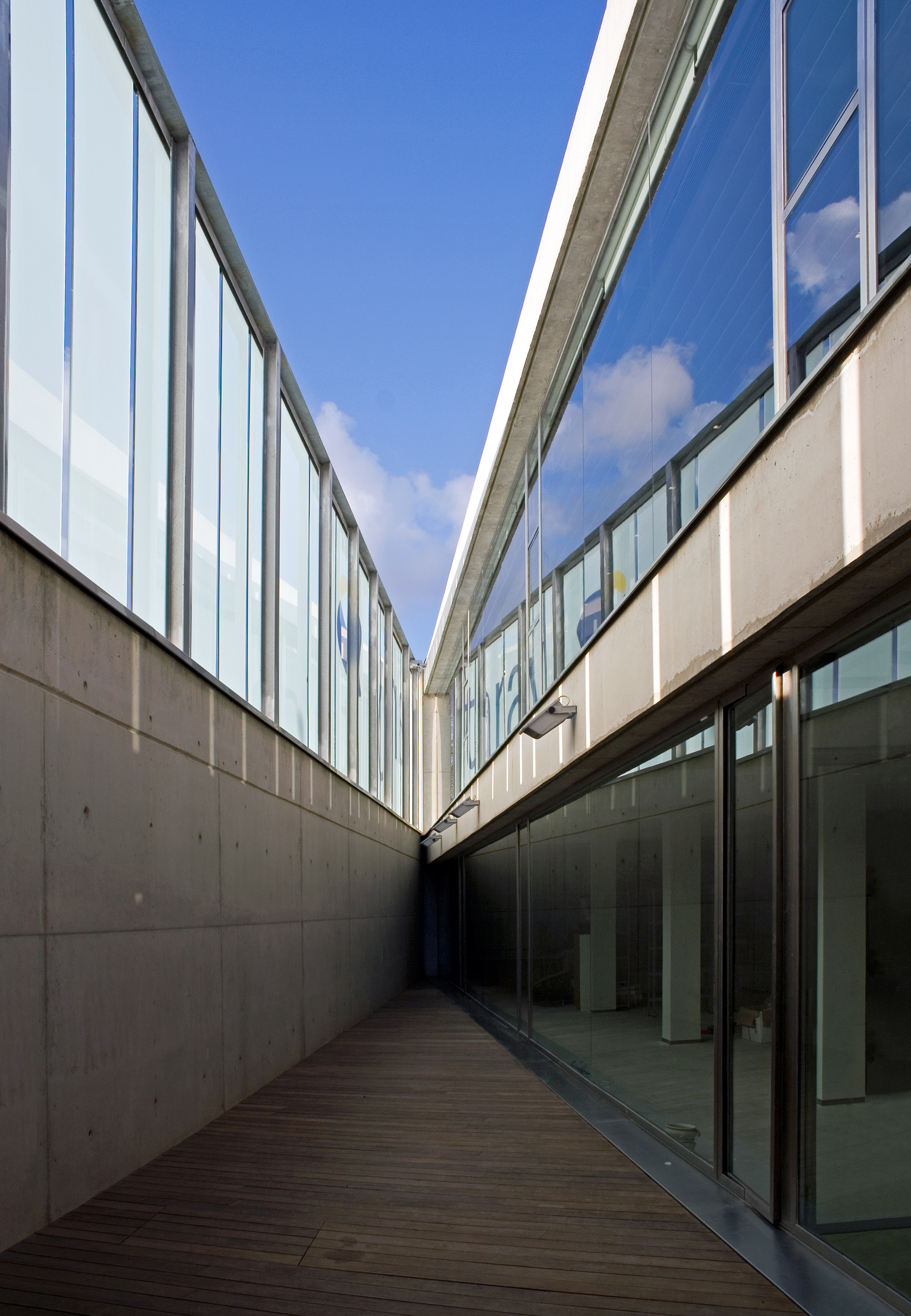 Taray SAU Office Building by Macla Arquitectos SLP - Architizer