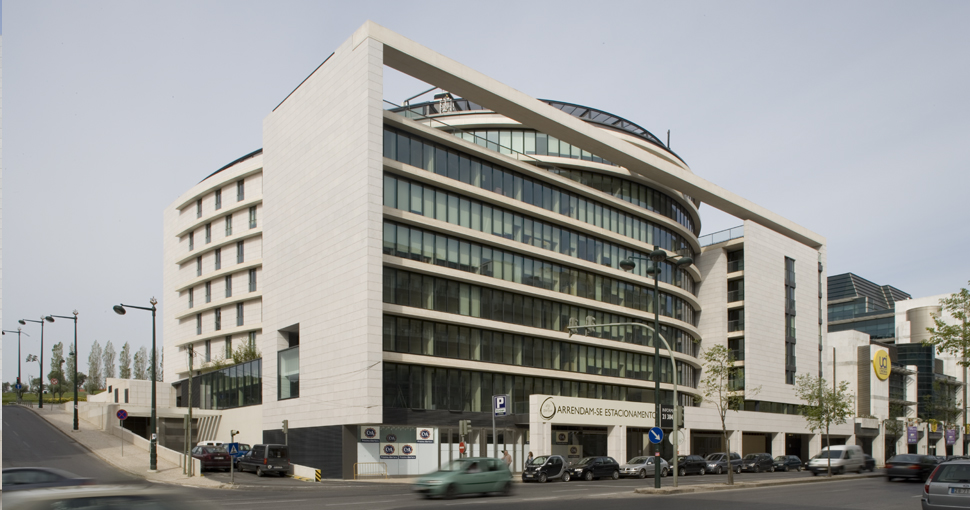 “Alto do Parque” Residential Building by OPERA | Design Matters ...