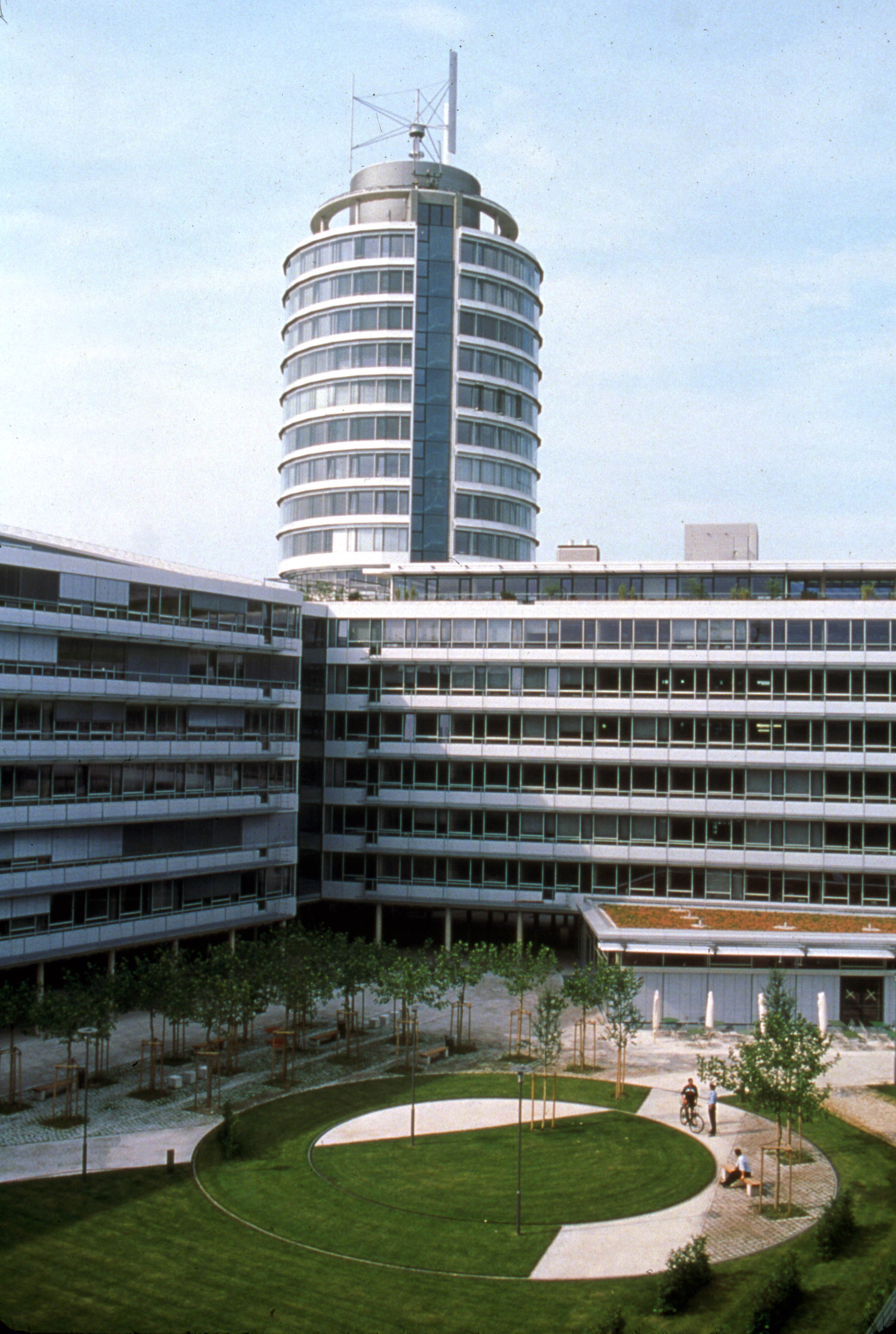 Storefront for Art and Architecture by Acconci Studio, Steven Holl ...