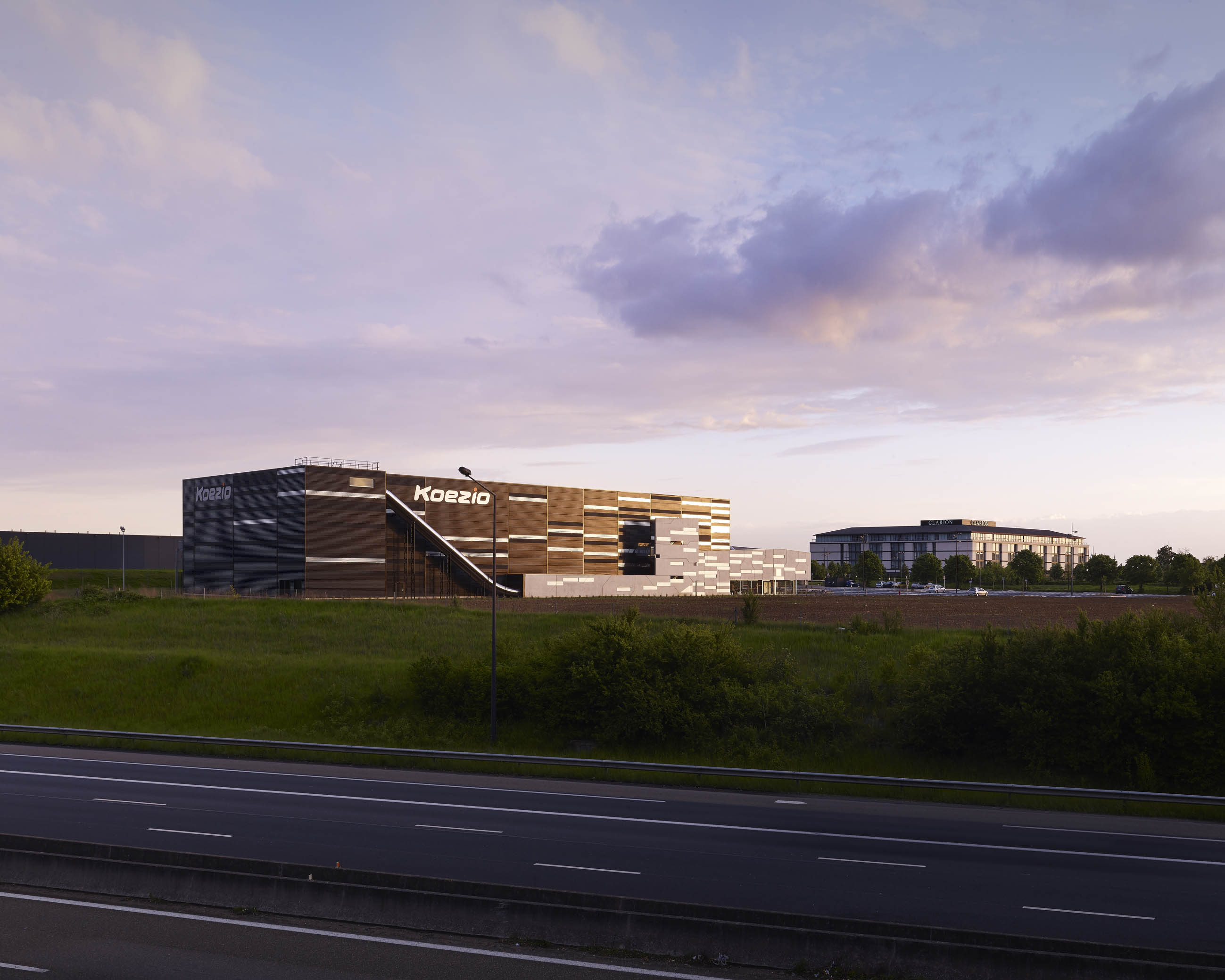 Koezio leisure building by D'HOUNDT+BAJART architects&associates ...