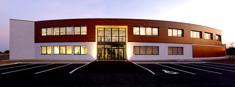 Bâtiment d'entreprise - Architizer