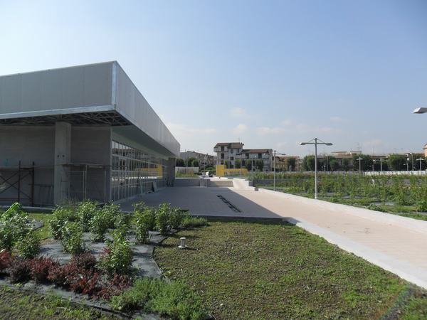 Parcheggio interrato, con piazza a verde attrezzato - Architizer