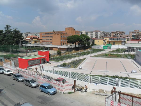 Parcheggio interrato, con piazza a verde attrezzato - Architizer