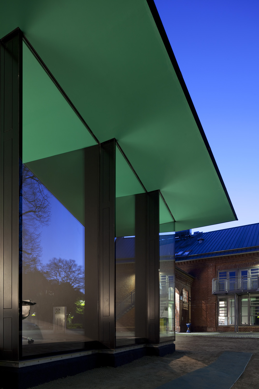 Library for Architecture, Art and Design by zauberscho(e)n - Architizer