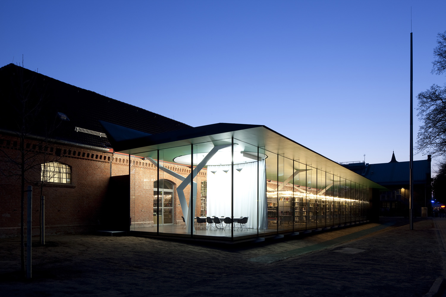 Library for Architecture, Art and Design by zauberscho(e)n - Architizer